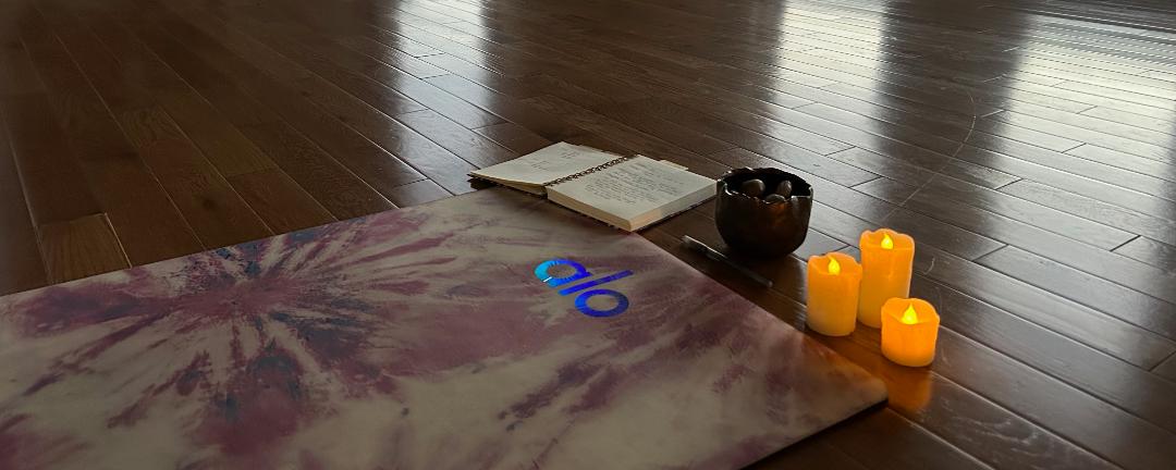 Laura Kelly-Seward - Momoyoga